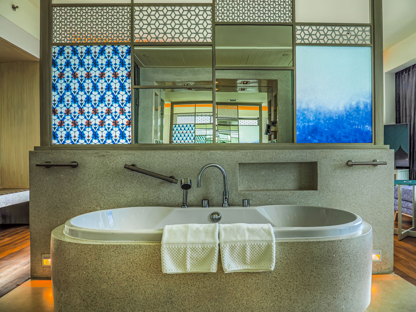 Amari Suites (พัทยา) - ตึกสวีทเปิดใหม่! | SOtraveler