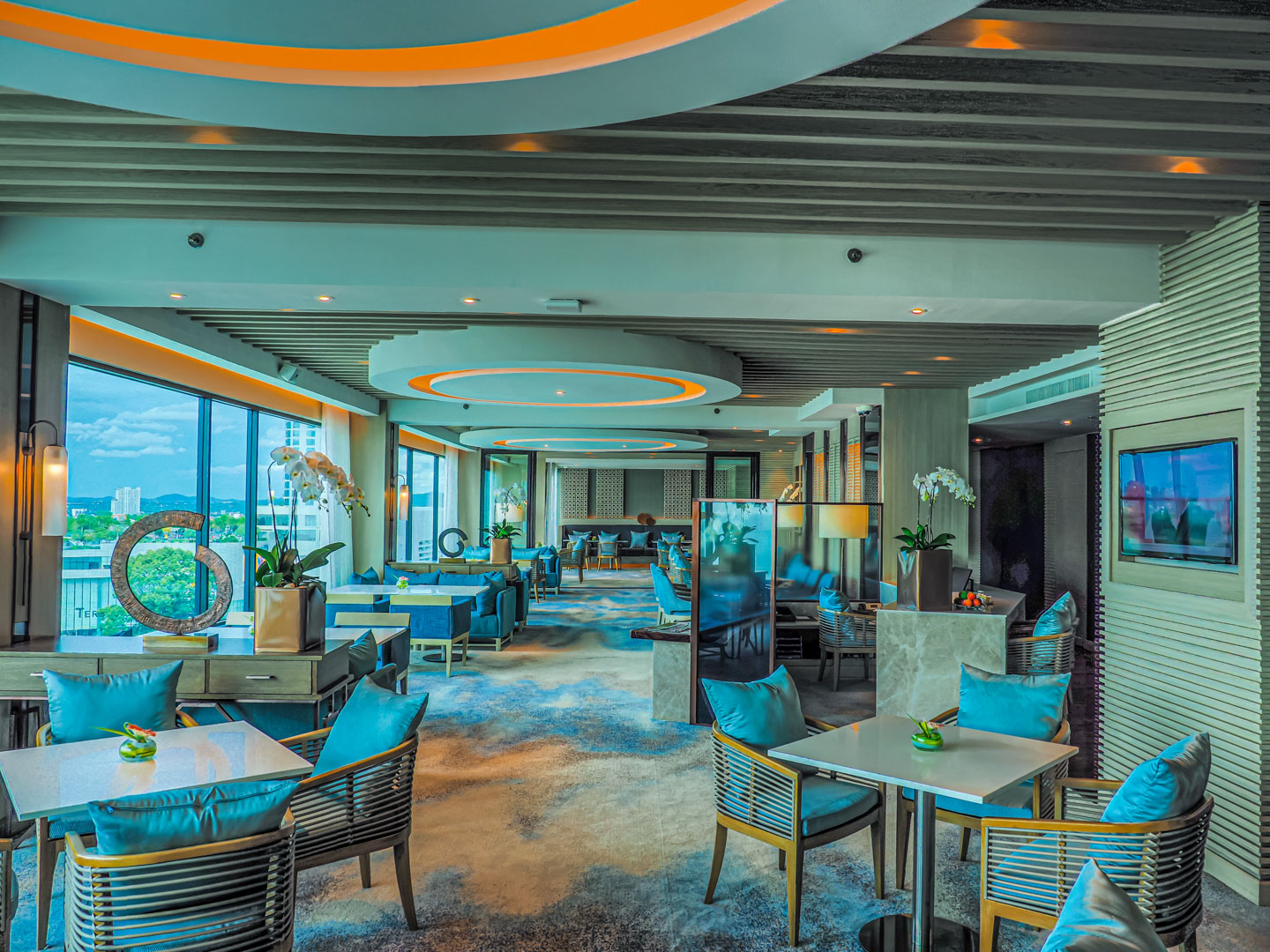 Amari Suites (พัทยา) - ตึกสวีทเปิดใหม่! | SOtraveler