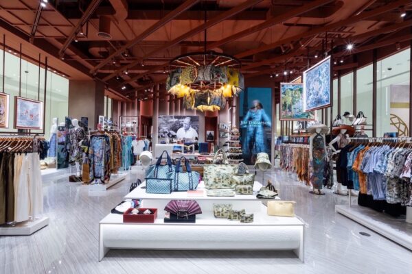 Jim Thompson Unveils New Store and Silk Café on M Floor, SIAM ...