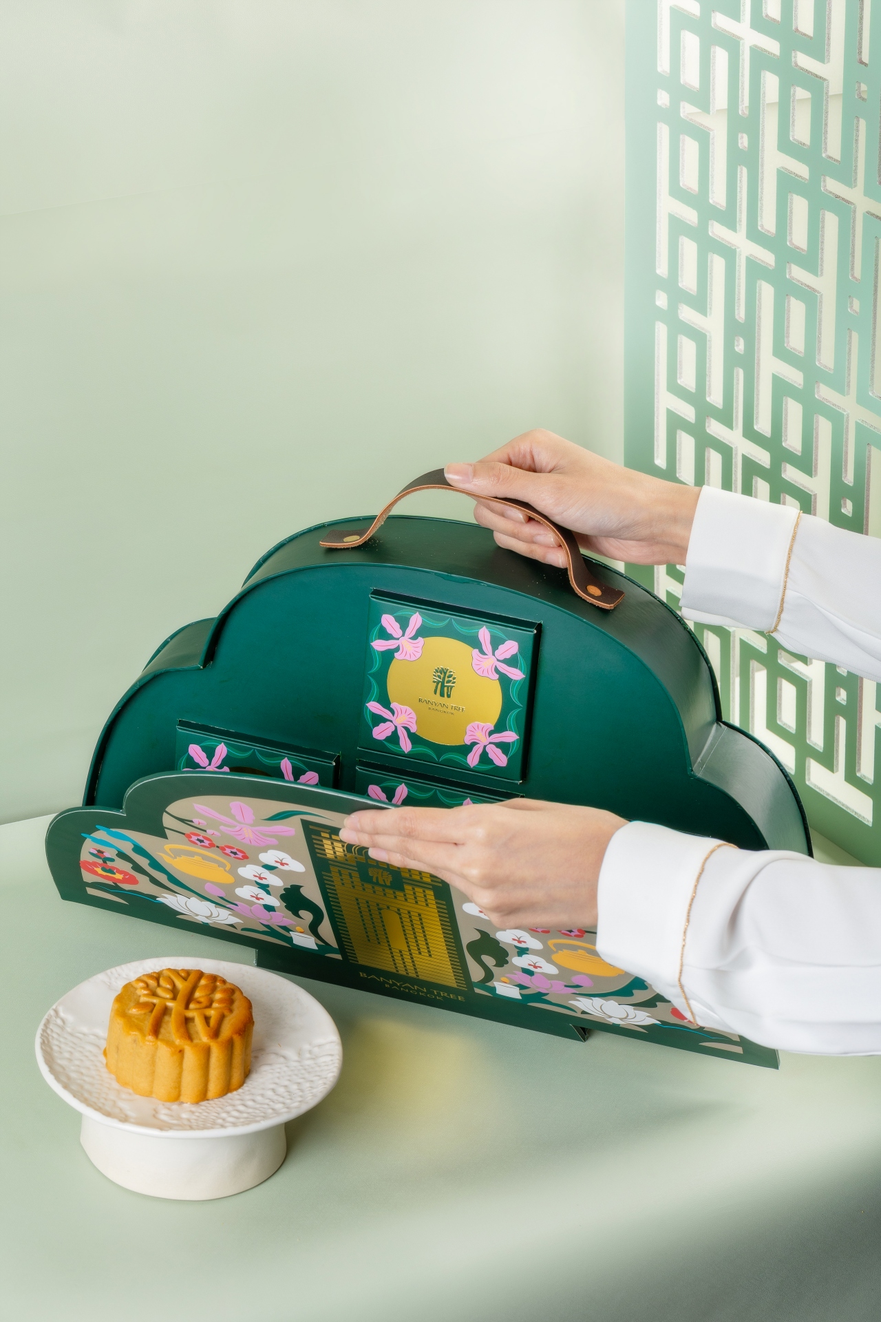 Mooncake 2025: Banyan Tree Bangkok | SOtraveler.com